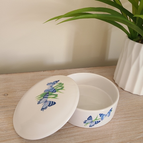 FTD, Inc. | Accents | Vintage Ftd Blue Butterfly Ceramic Trinket Box ...